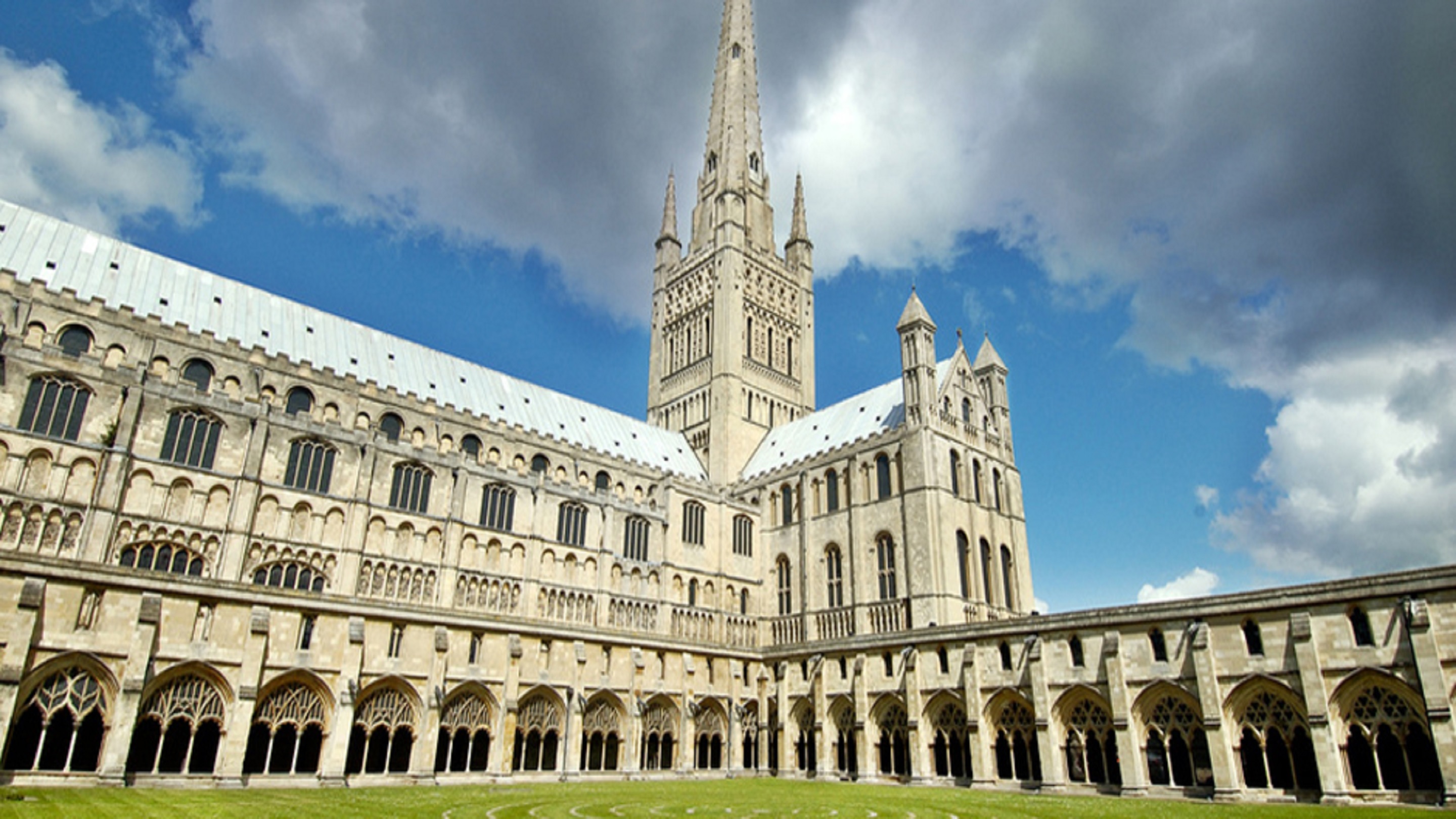 Norwich City Sightseeing: Scopri la città con il Nostro Tour | Terravision