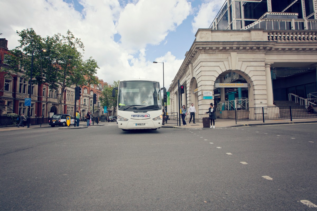 Autobus z lotniska Luton do Londynu (Victoria)