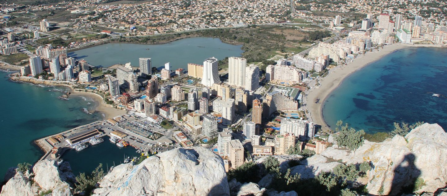 Bus Alicante Airport – Calpe city centre. Door to door transfer ...